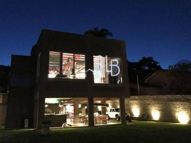 Casa alto padrão no bairro Cidade Jardim com quatro suítes