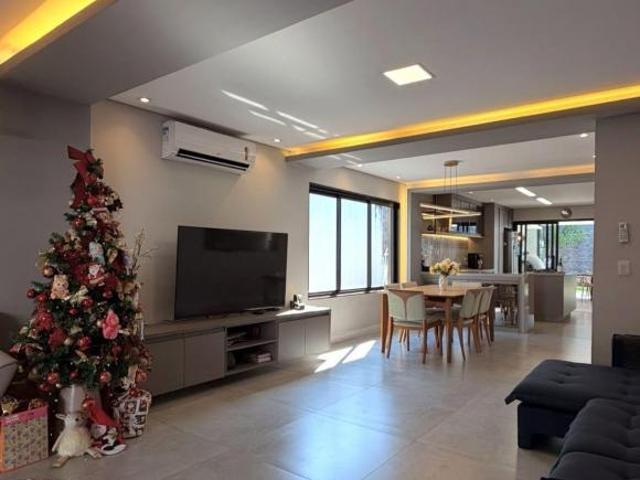 Casa Alto Padrão no Canto do Forte!