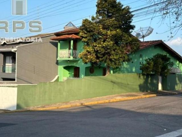 Casa alto padrão no centro de Jarinu, 3 dormitórios sendo uma suíte com banheira e varanda, escritór