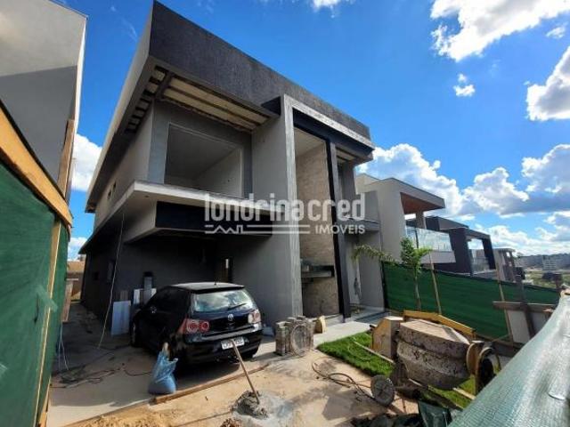Casa Alto Padrão no Condomínio Aranguá com 4 Dormitórios, 3 Suítes, 5 Banheiros, 4 Vagas, 235m² Co