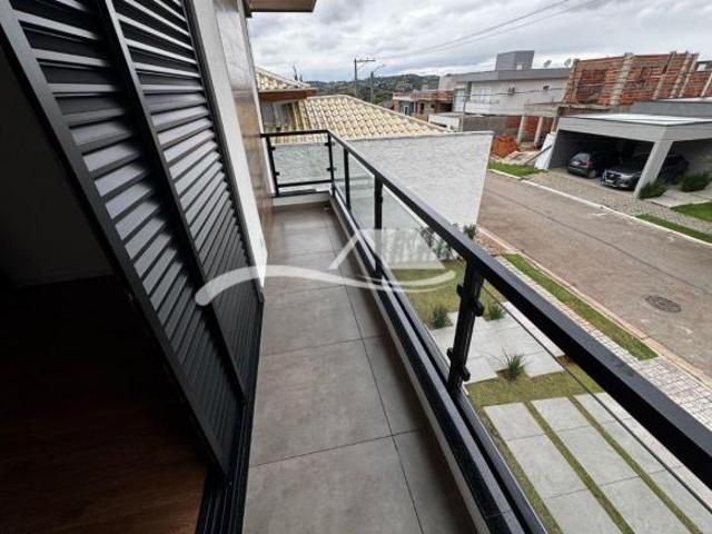Casa Alto Padrão no Condomínio Mantiqueira | 3 Suítes + Piscina | 198m²