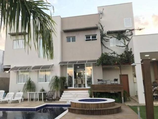 Casa alto padrão no Condomínio Village Ipanema, condomínio fechado Araçoiaba, 3 suítes, 1.000m²