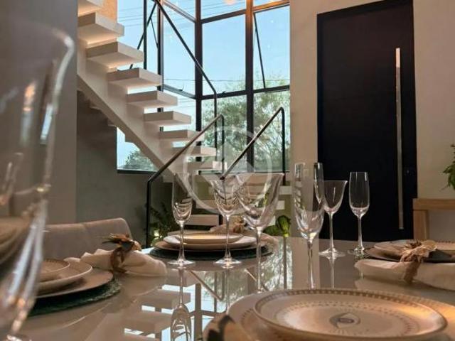 CASA ALTO PADRÃO NO GRAN ROYALLE EM LAGOA SANTA,PORTEIRA FECHADA 4 QUARTOS SENDO 3 SUÍTES PISCINA C