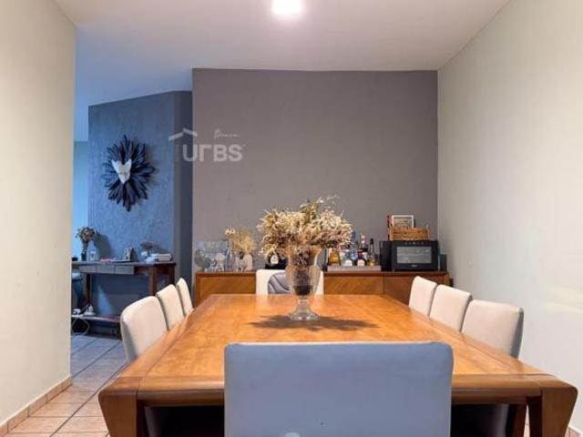 Casa Alto Padrão no Jardim América | 3 Suítes + 4 Vagas | Segurança na Rua