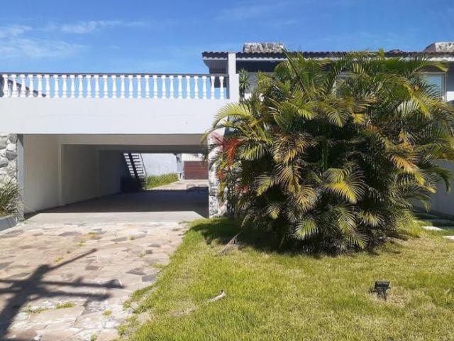 CASA ALTO PADRÃO no Recanto de Portugal, Impecavel, amplo pátio com acesso pa.