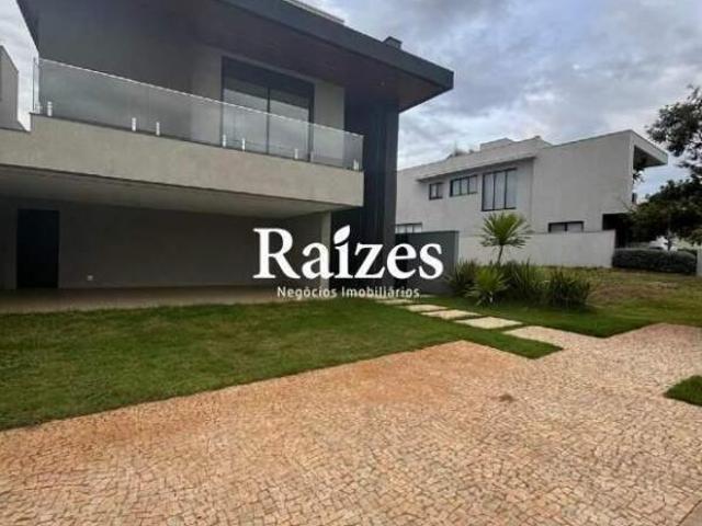 Casa Alto Padrão no Tamboré com 3 Suítes e Piscina
