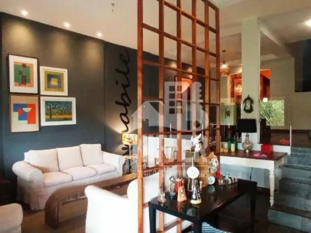 Casa Alto Padrão no Village Pendotiba com 4 Quartos e Grande Quintal