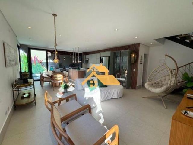 Casa Alto Padrão a 250m da Praia de Juquehy | 5 Suítes • Piscina Privativa • Condomínio Exclusivo
