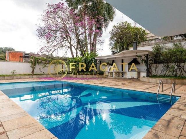 Casa alto padrão à venda, 690 m², próxima à Praça Alfredo Volpi Cidade Jardim