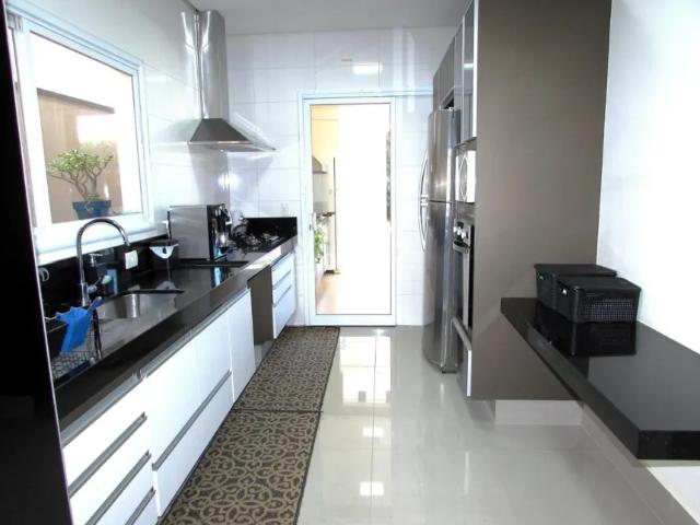 Casa alto padrão à venda com 3 suítes piscina e espaço gourmet no Residencial Figueira Branca