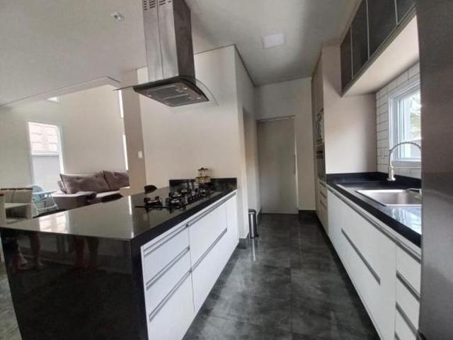 Casa Alto Padrão à venda com 3 suítes, piscina e muito conforto, Alto do Cardoso, Pindamonhangaba, S