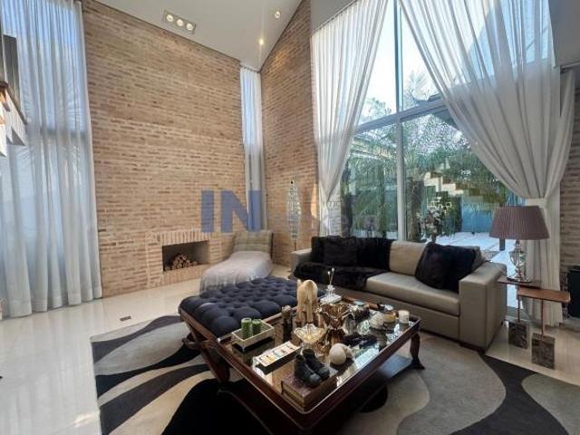 Casa alto padrão a venda com 450 m² de AC, 3 suítes, área gourmet, spa para 8 pessoas e sauna no Con