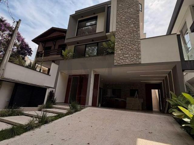 Casa Alto Padrão à Venda, Dentro do Condomínio Aruã