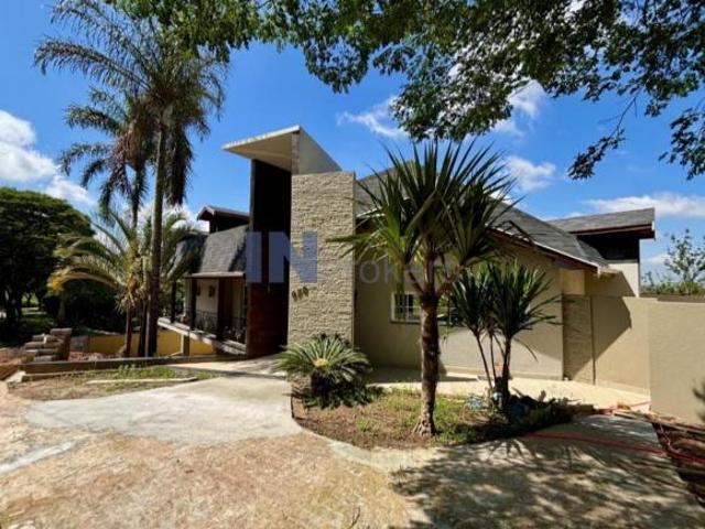 Casa alto padrão a venda em condomínio em Louveira SP com 4 suítes, 4 vagas, planejados, área gourme