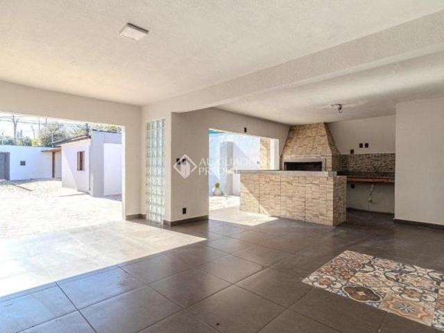 Casa Alto Padrão à Venda em Ipanema Porto Alegre | 2 Quartos, 1 Suítes, Piscina e 600m² de Terreno