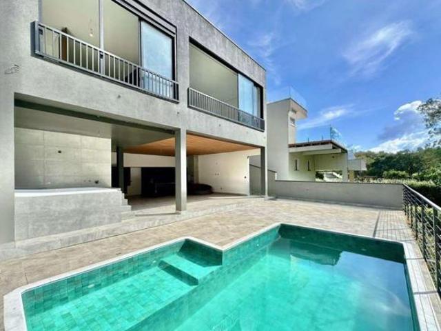 Casa Alto padrão à venda Jandira 411 m² com piscina, 5 suítes e 6 vagas