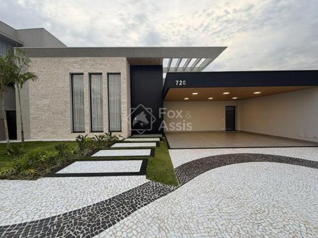 Casa Alto Padrão à Venda no Condomínio Ipês Amarelos