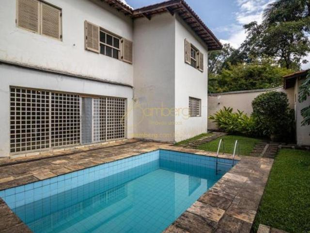 Casa Alto Padrão à Venda no Panamby/Morumbi 4 Suítes, Piscina e Churrasqueira!