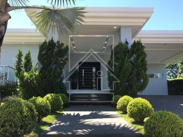 Casa alto padrão à venda no Paraná Country Clube em Hernandarias no Paraguai