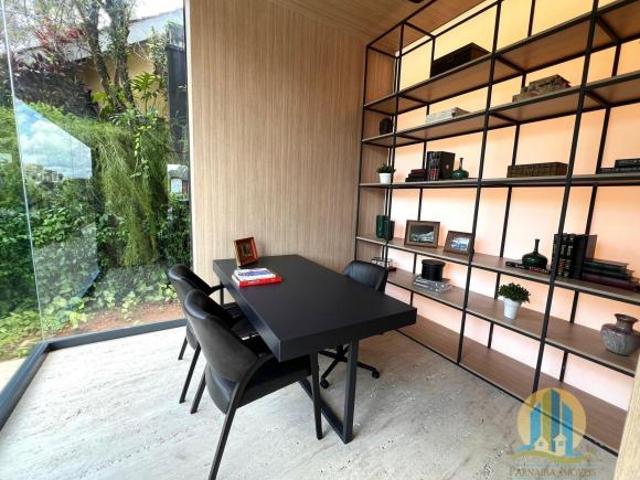 Casa Alto Padrão à Venda no Residencial II em Alphaville
