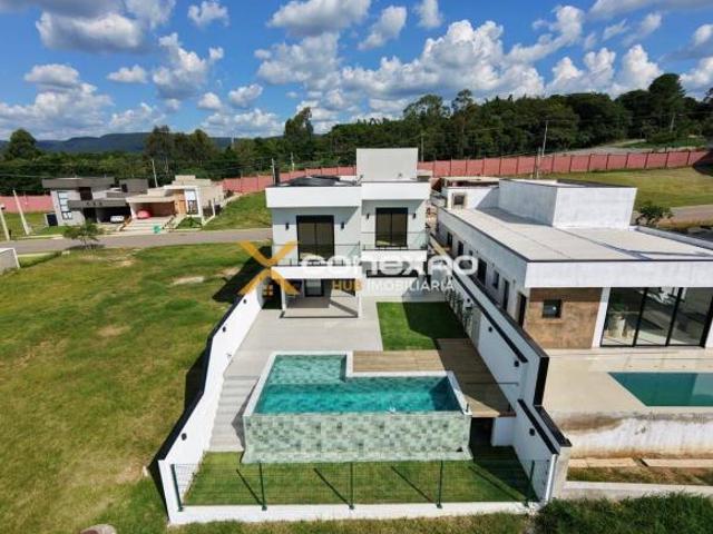 Casa Alto Padrão à Venda no Villagio Azzure 3 Suítes e Piscina