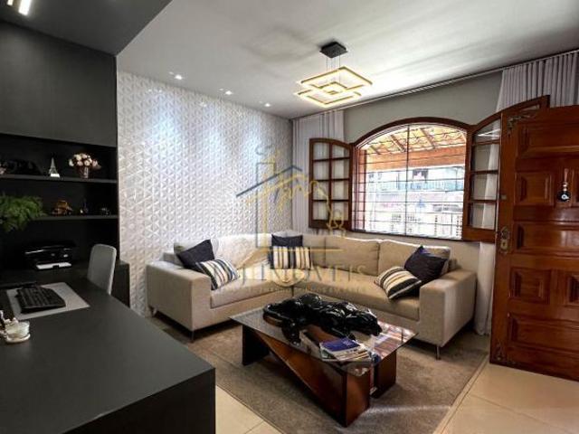 Casa Alto Padrão, bem localizada e planejada