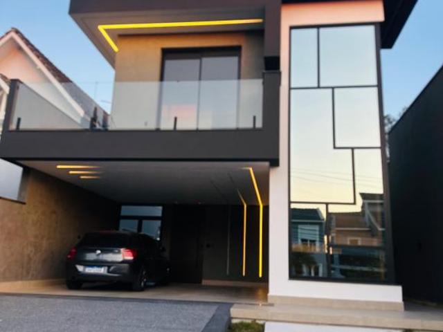 CASA ALTO PADRÃO COM 4 SUITES À VENDA NO CONDOMÍNIO ARUÃ