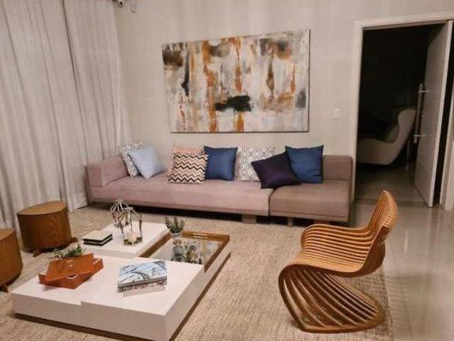 Casa Alto Padrão com 4 Suítes e Área de Lazer Completa no Villa dos Inglezes