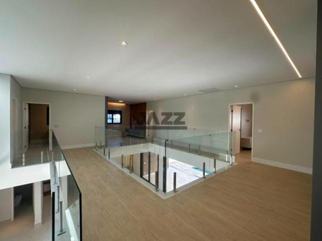 Casa Alto Padrão com 5 Suítes, Piscina e Hidromassagem