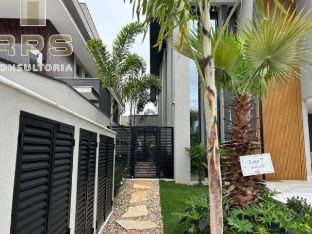 Casa alto padrão com 6 Suítes, Sauna, Piscina Aquecida com cascata, SPA para 8 lugares,Praça de fog