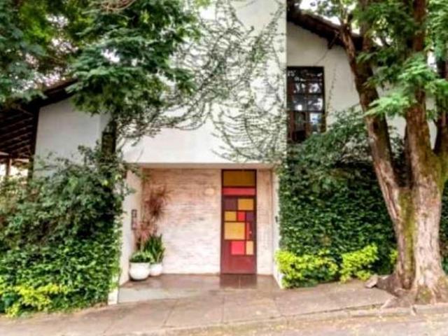 Casa alto padrão com 219m² de construção no Bairro Saraiva