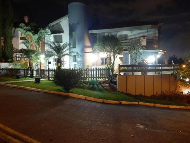 Casa alto padrão com 22 cômodos e 370m² no condomínio Arujá 5 em Arujá SP