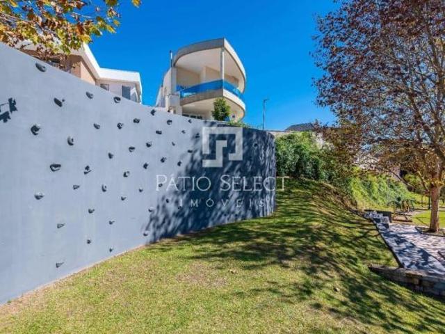 Casa Alto padrão com 254 m², 4 quartos sendo 4 suítes à venda no bairro Santa Felicidade