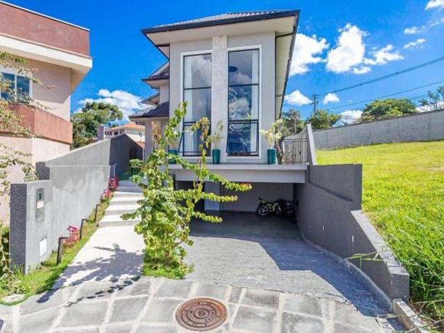 CASA ALTO PADRÃO COM 300M², 3 SUÍTES, ENERGIA SOLAR E PÉ DIREITO DUPLO