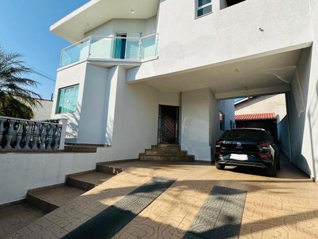 Casa Alto Padrão com 3 Quartos à Venda em Arujá