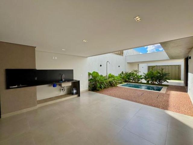 No JARDIM KARAIBA Casa Moderna com 3 Suítes, 4 vagas /Piscina com Hidro e Varanda Gourmet