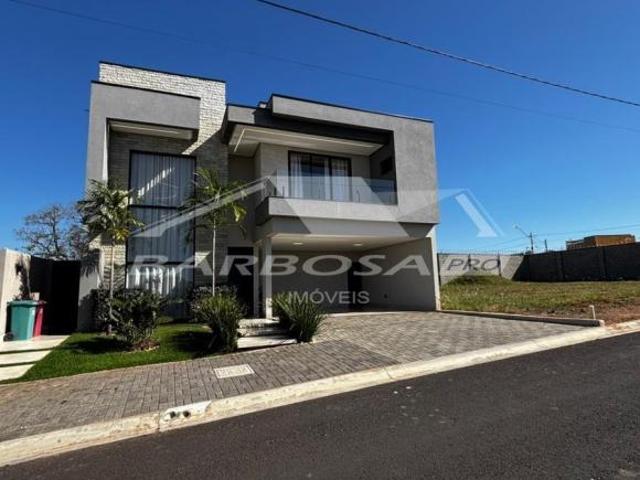 Casa alto padrão com 3 suites e piscina á venda no Condomínio Cidade das Flores