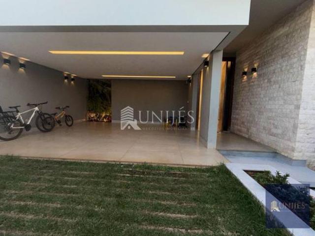 CASA ALTO PADRÃO COM 3 SUITES PLANEJADAS A VENDA NO BAIRRO LAMBARI
