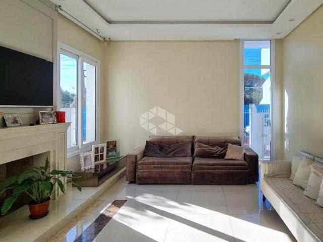Casa alto padrão com três suítes no bairro Vila Verde