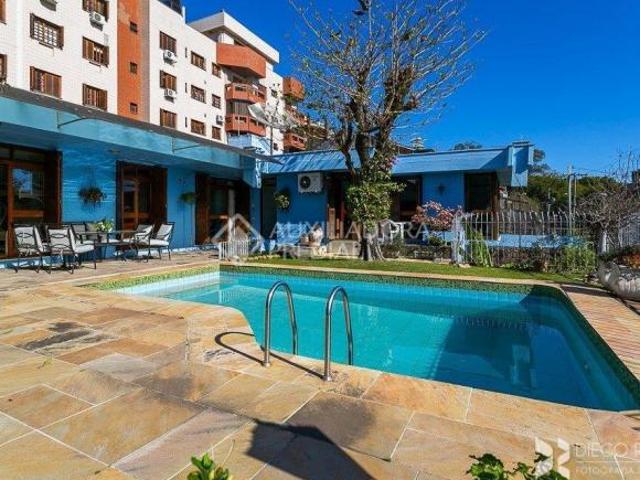Casa alto padrão com vista para o rio Guaíba