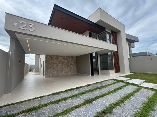 CASA ALTO PADRÃO COM ENERGIA FOTOVOTÁICA 4 SUÍTES, PROJETO MODERNISTA