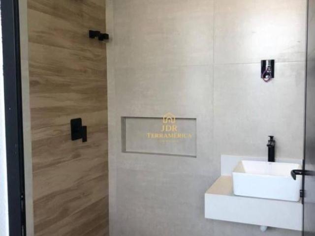 Casa alto padrão com piscina aquecida à venda no Residencial Jardim Vitória | 3 quartos | Pé direito