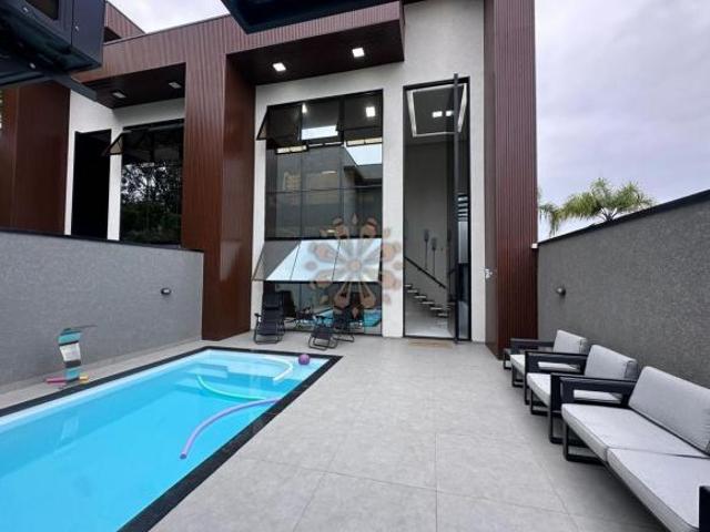 Casa Alto Padrão com Piscina Aquecida e Mezanino à