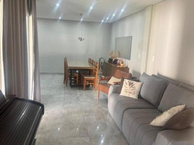 CASA ALTO PADRÃO COM PISCINA + ENERGIA SOLAR 3 minutos do Centro