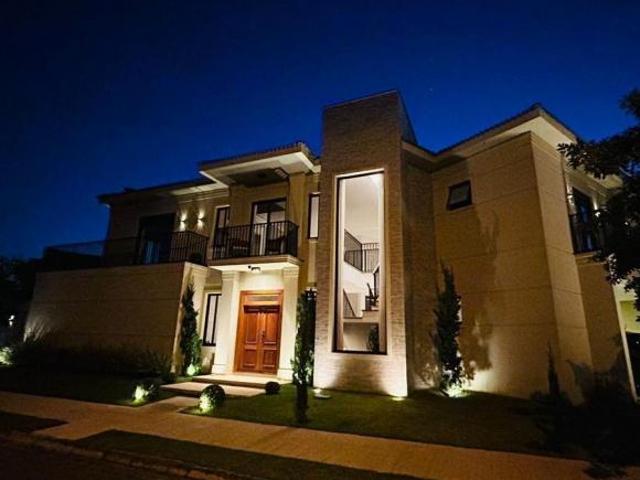 CASA ALTO PADRÃO COM PORTEIRA FECHADA À VENDA EM INDAIATUBA