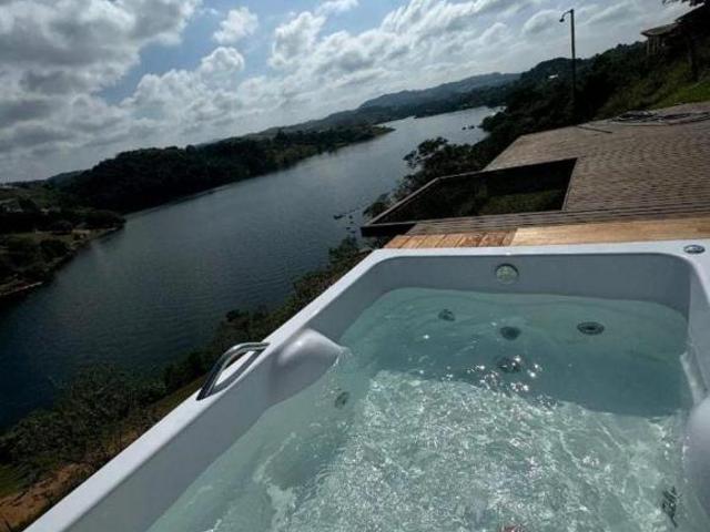 CASA ALTO PADRÃO COND PARAISO DE IGARATÁ EXCELENTE OPORTUNIDADE