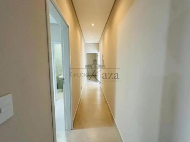 Casa Alto Padrão Condomínio Terras do Vale Bairro do Grama 3 Dormitórios 148m²