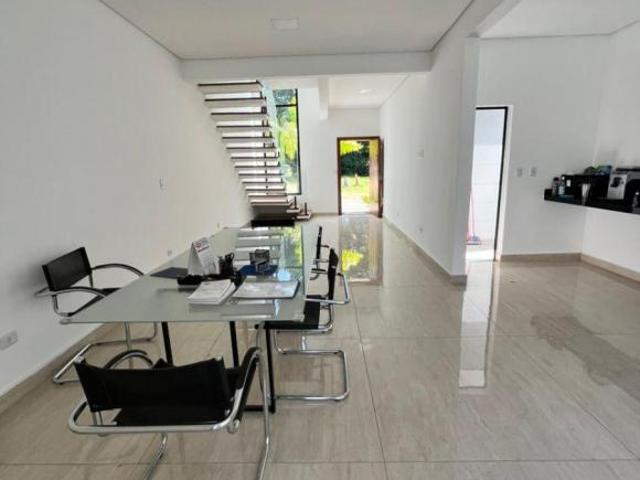 Casa Alto Padrão de Condomínio em Suzano, Próximo Da Estação