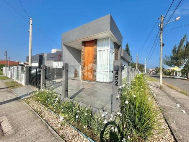 Casa Alto Padrão de 2 dormitórios 1 suíte mobiliada com vaga de garagem em Capão da Canoa!