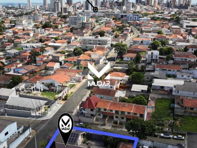 Casa Alto Padrão de 3 quartos em Uvaranas